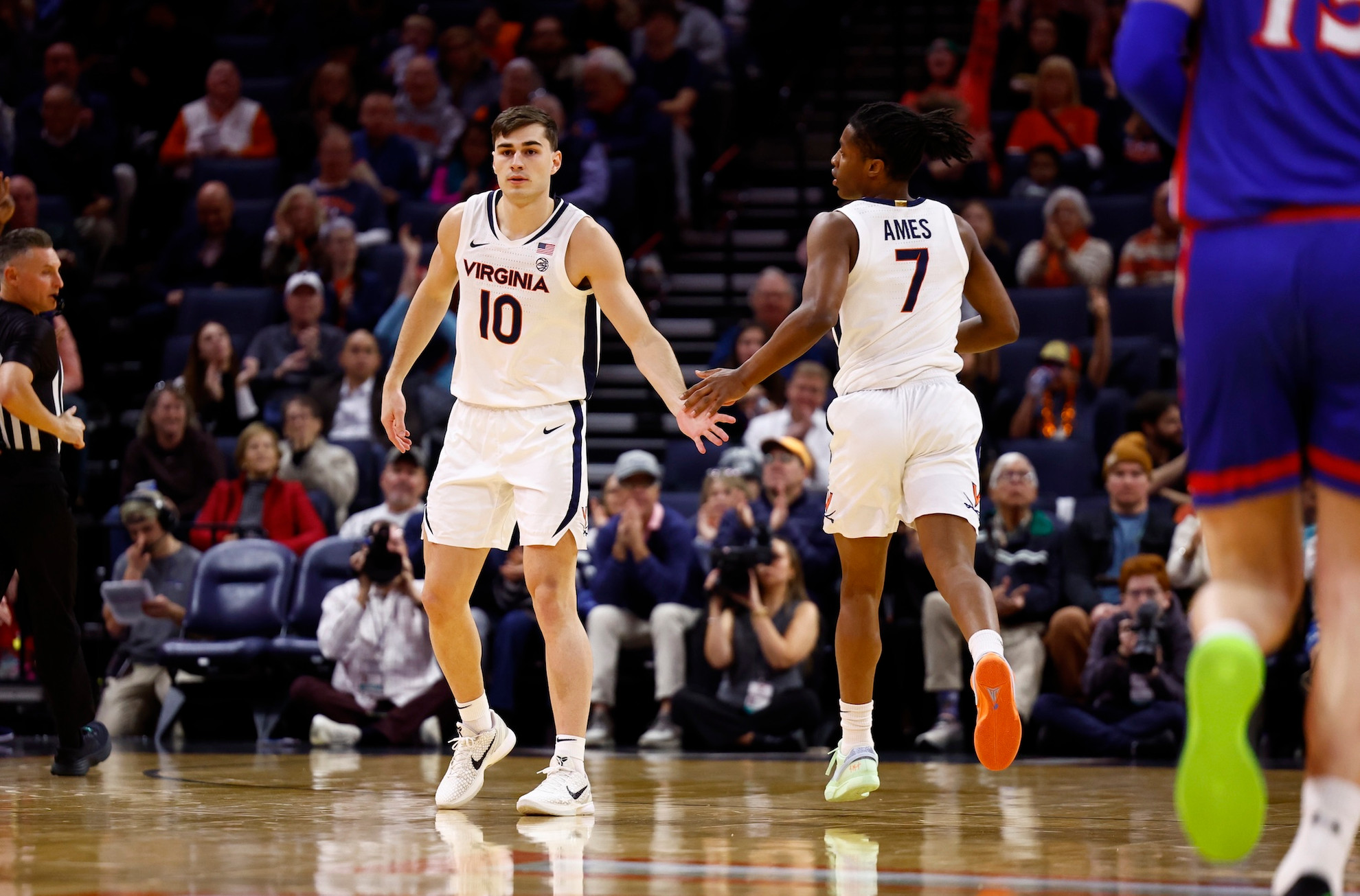 Hoos Still Establishing Their Identity - Virginia Cavaliers Official ...